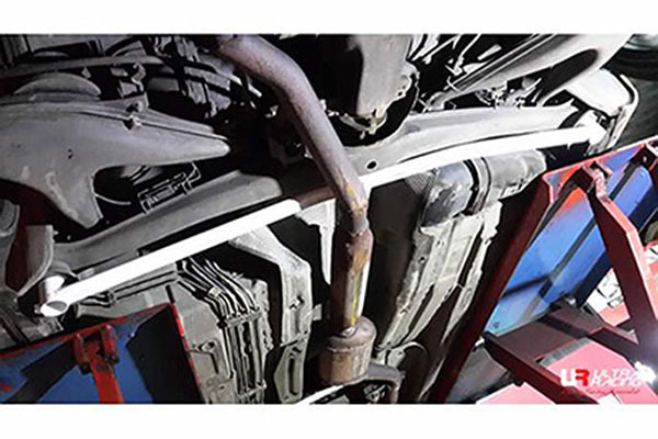 【Ultra Racing】 リアメンバーブレース BMW Z3 E37 CH19 96/08-03/01 ベースグレード [RL2-2974 ...