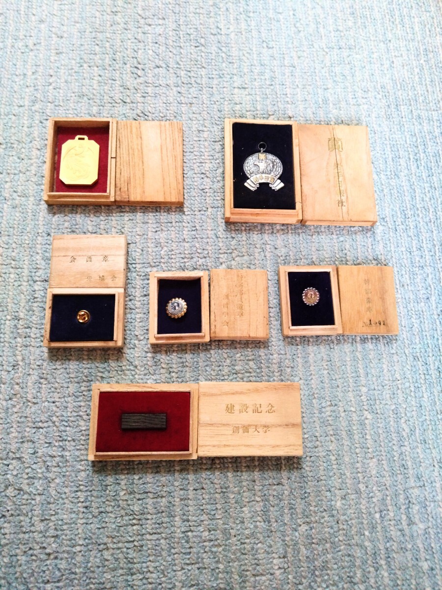 創価学会 桐箱入 6点 幹部徽章 財務部員章 創価大学建設記念 牙城会結成時会員章 会長就任満7年メダル 岩手日報社 池田大作 /【Buyee】 Buyee - Japanese Proxy ...